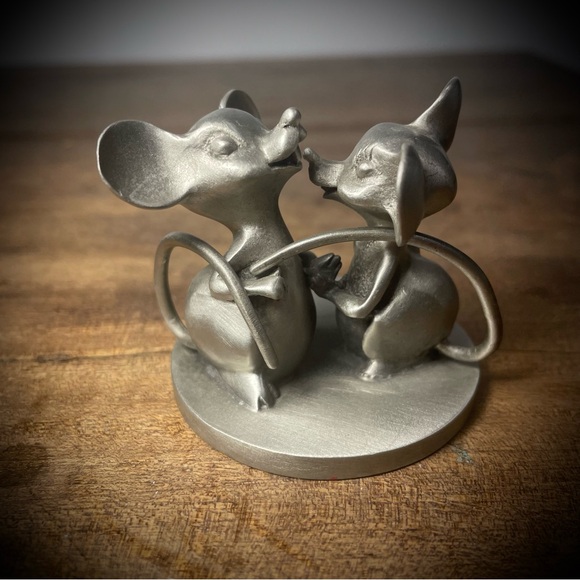 Hallmark | Accents | Hallmark Fine Pewter Mouse Figurine Hudson 982 ...